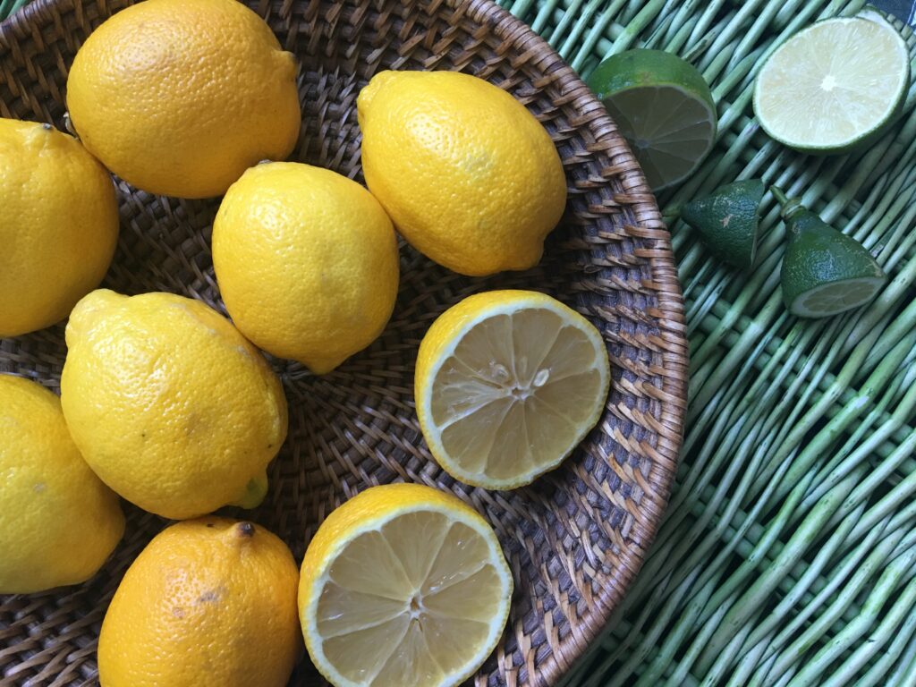 Le citron est-il acide ou alcalin ? On vous explique tout ! - Jeûner à ...
